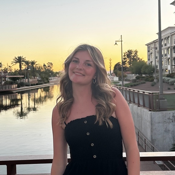 Adysen's Closet (@adysen_b) | Poshmark